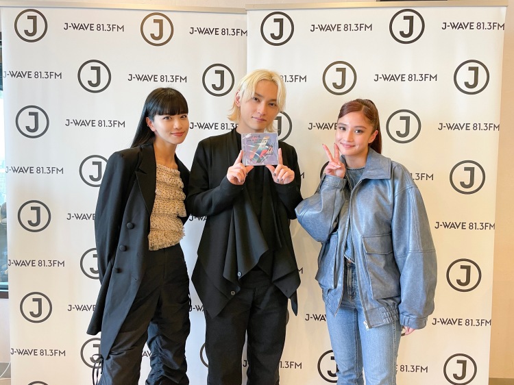 INFORMATION | DIVE TO THE NEW WORLD : J-WAVE 81.3 FM